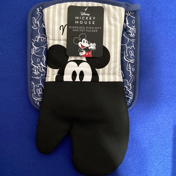 Disney | Kitchen | Mickey Mouse Oven Mitt Set Nwt | Poshmark
